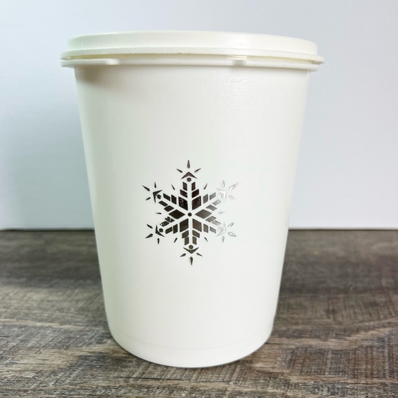 Tupperware | Kitchen | Vintage Tupperware Canister Silver Snowflake 97s ...